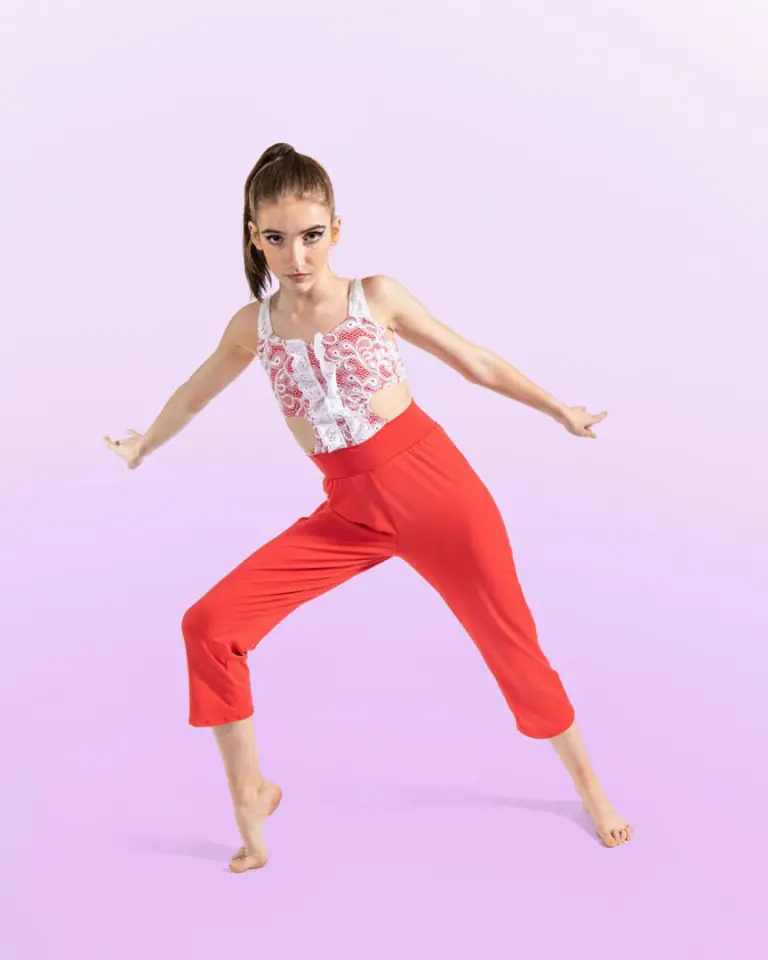Modern & Contemporary Poses & Inspiration for Your Studio Shoot