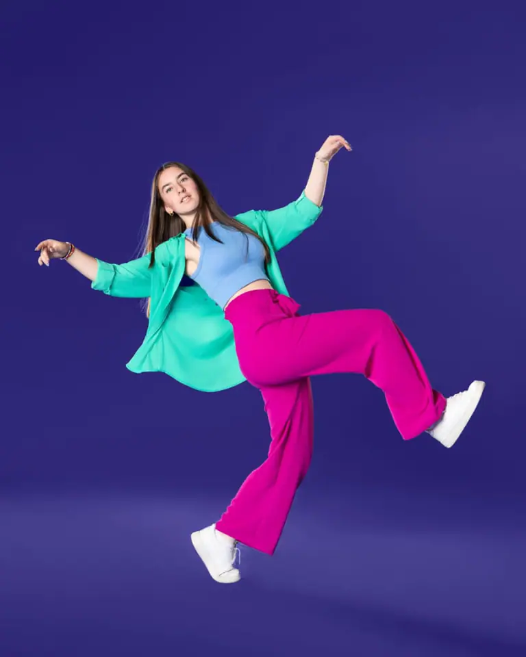 Modern & Contemporary Poses & Inspiration for Your Studio Shoot
