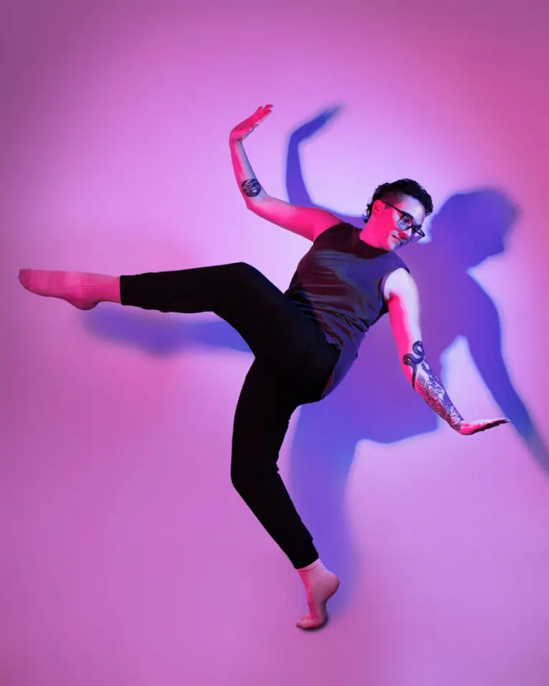 Modern & Contemporary Poses & Inspiration for Your Studio Shoot