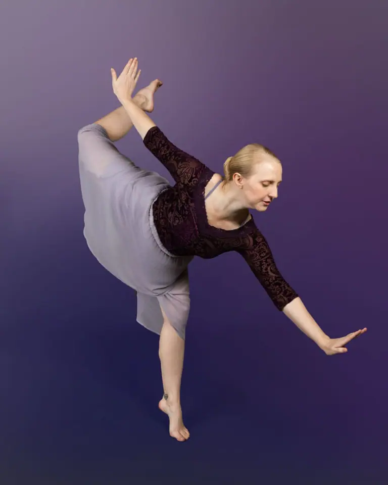 Modern & Contemporary Poses & Inspiration for Your Studio Shoot
