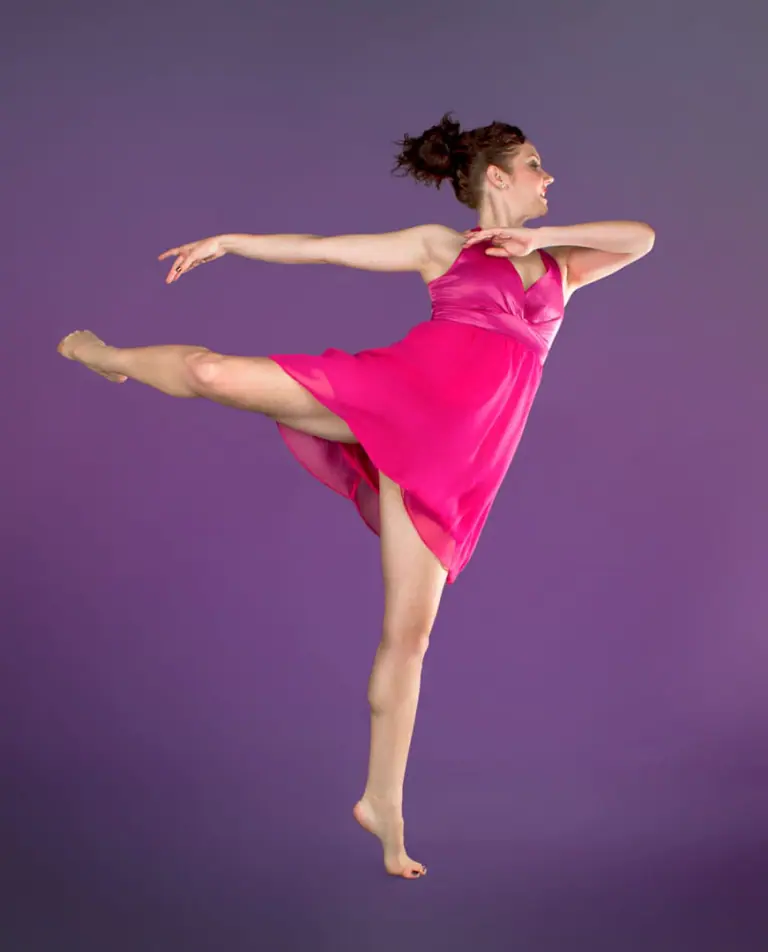 Modern & Contemporary Poses & Inspiration for Your Studio Shoot