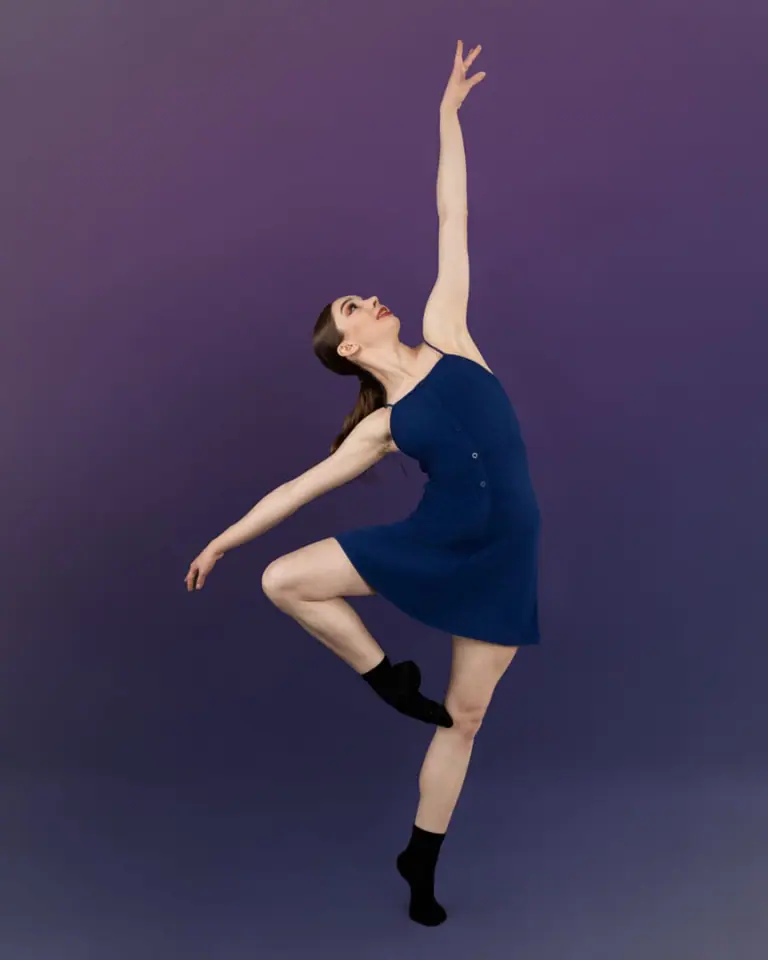 Modern & Contemporary Poses & Inspiration for Your Studio Shoot