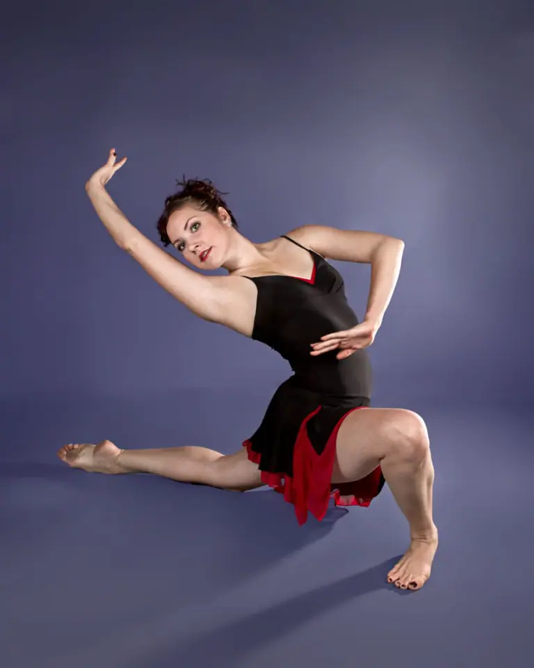 Modern & Contemporary Poses & Inspiration for Your Studio Shoot