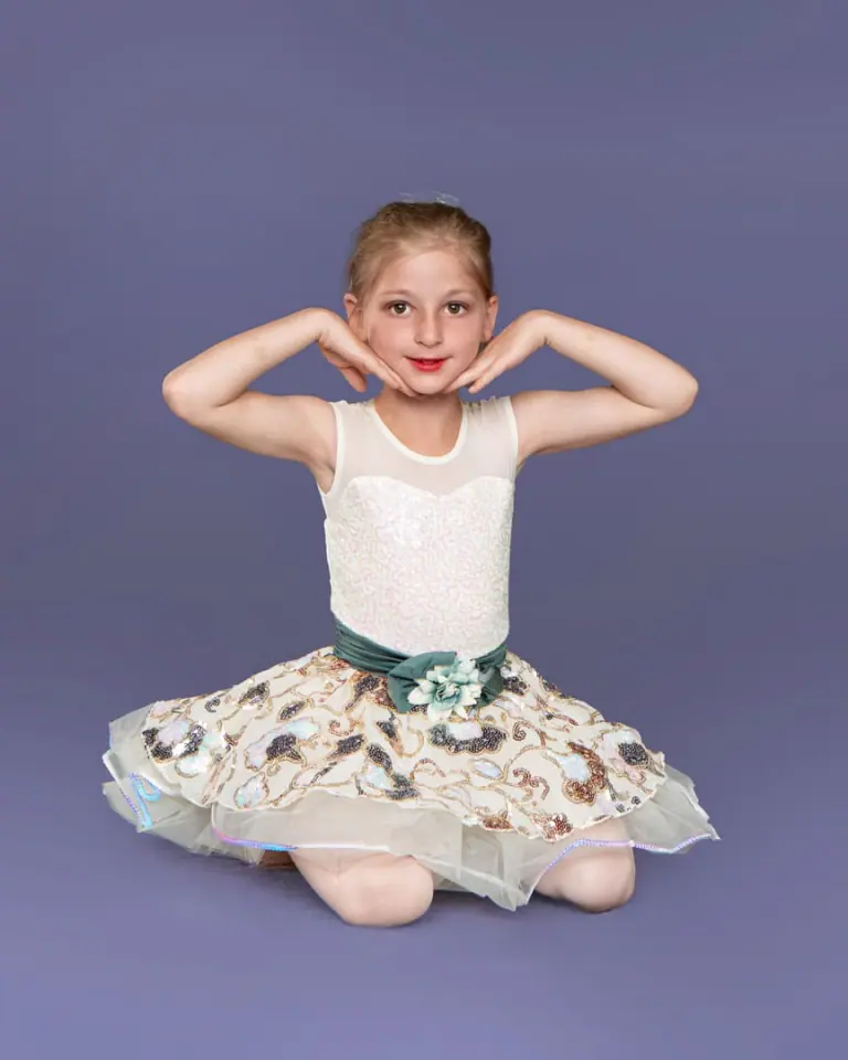 Easy Poses for Little Ones & Inspiration for Your Studio Shoot